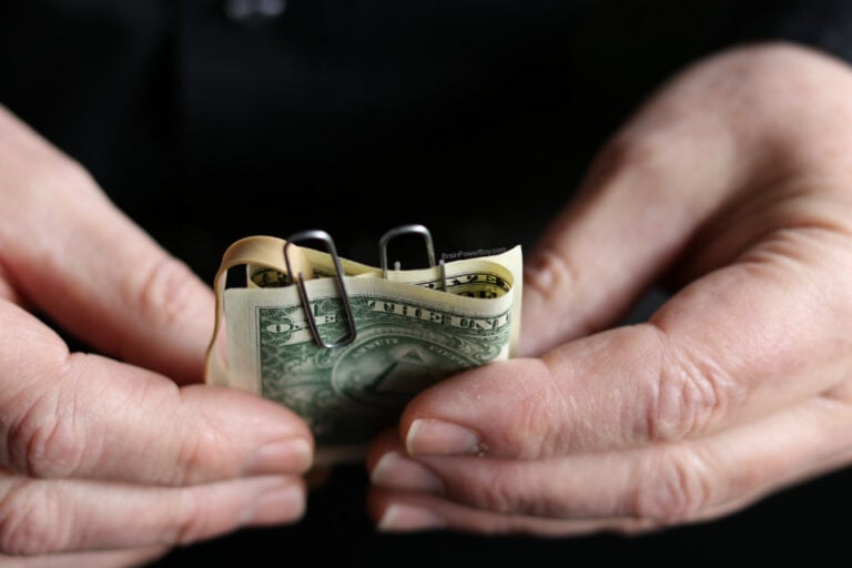 Linking Paper Clips with Rubber Band (Video + Pics)